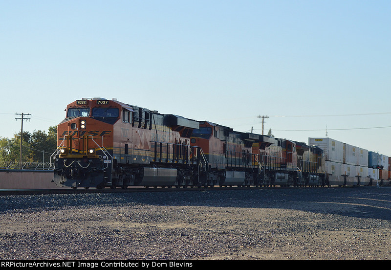 BNSF 7037